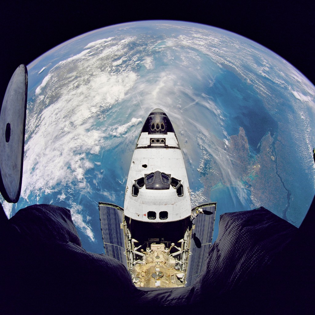 Photo: Atlantis & Earth from Space